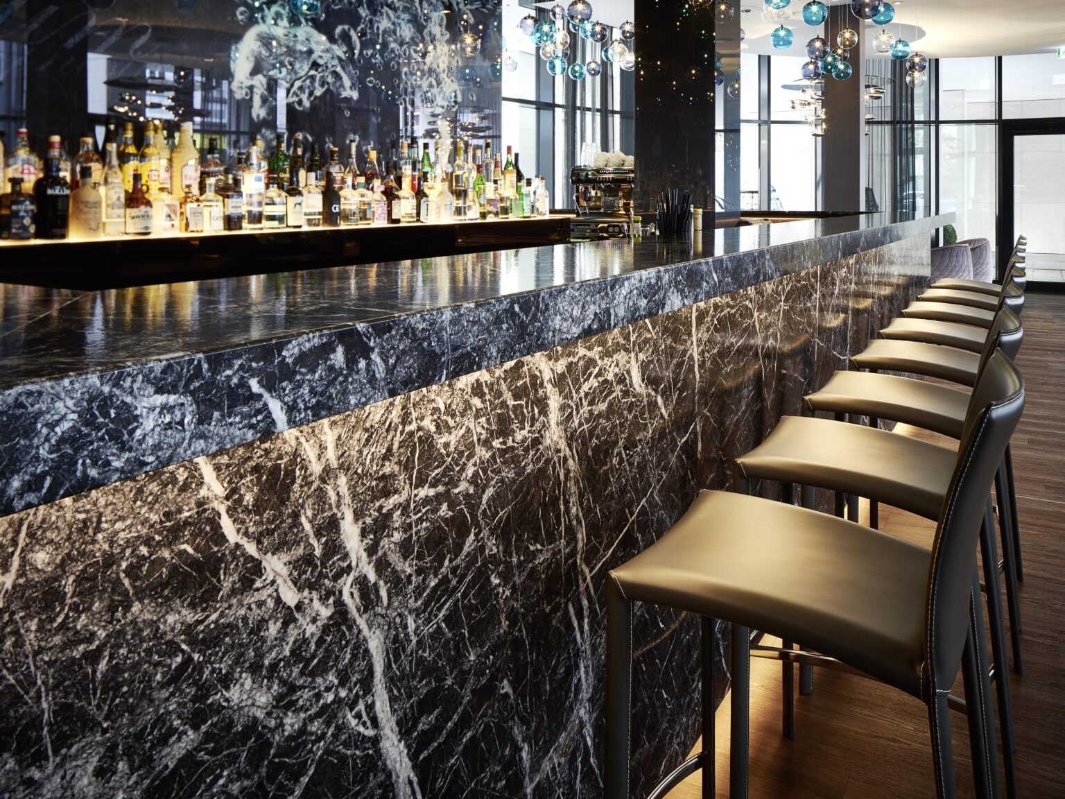 Bar Top Design Guide: Materials, Ideas for Perfect Home Bars