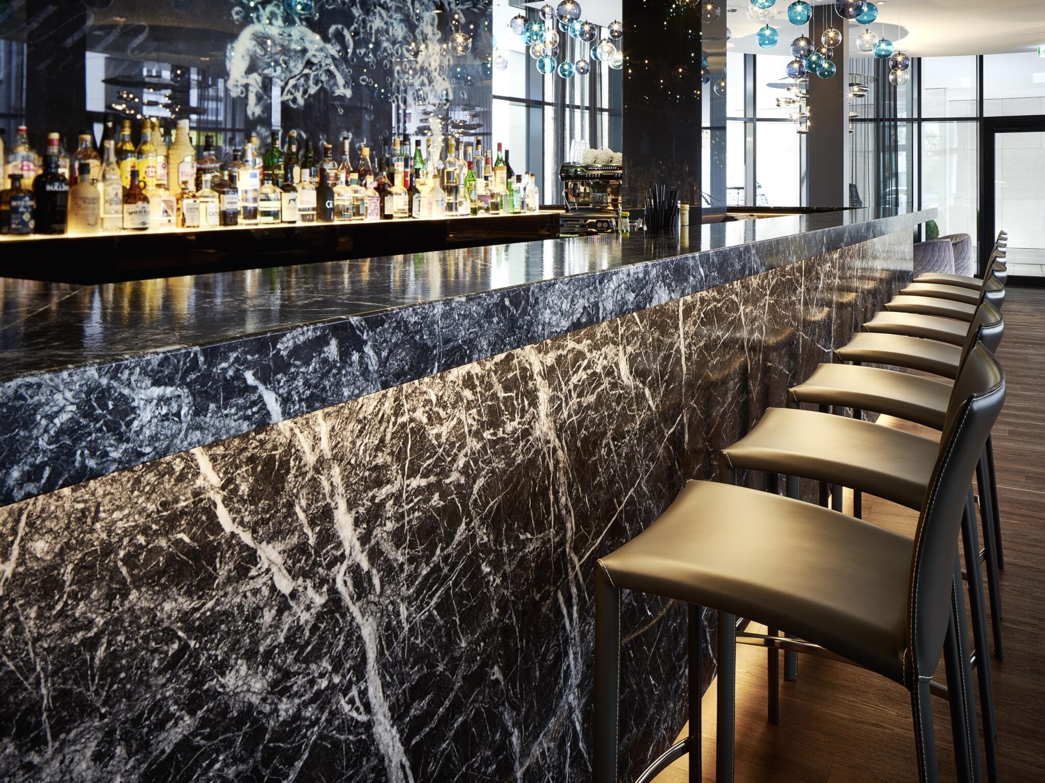 Bar Top Design Guide: Materials, Ideas for Perfect Home Bars